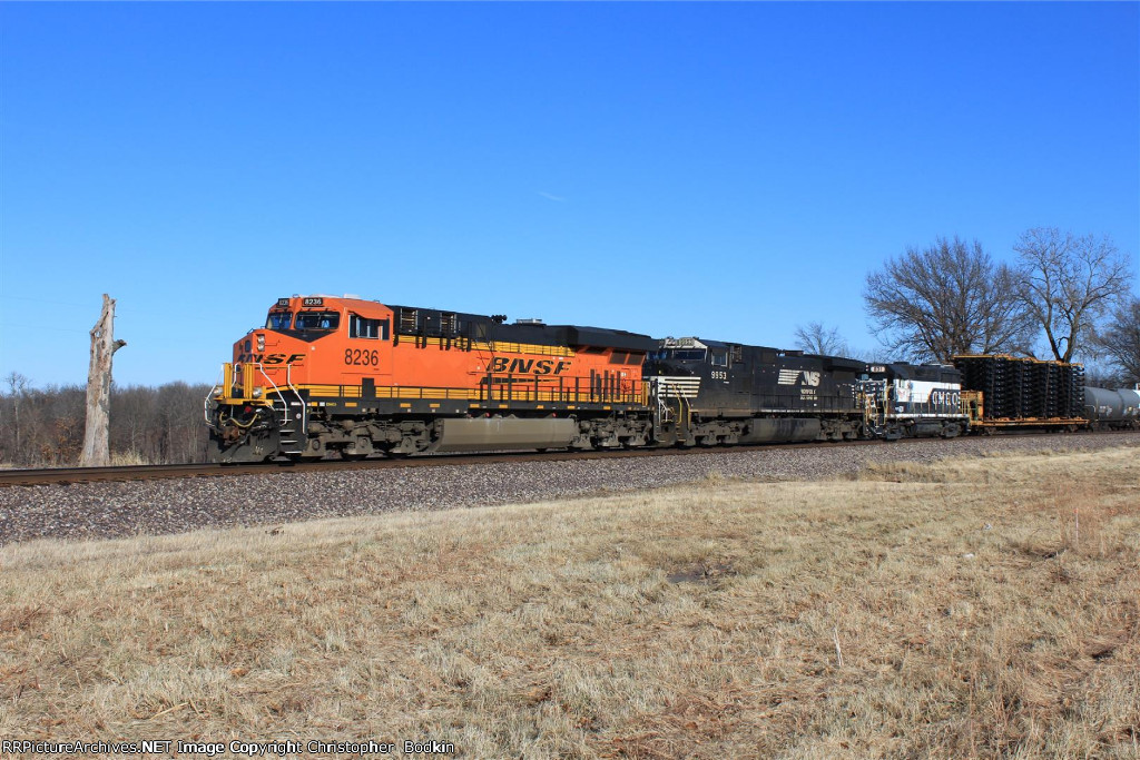 BNSF 8236